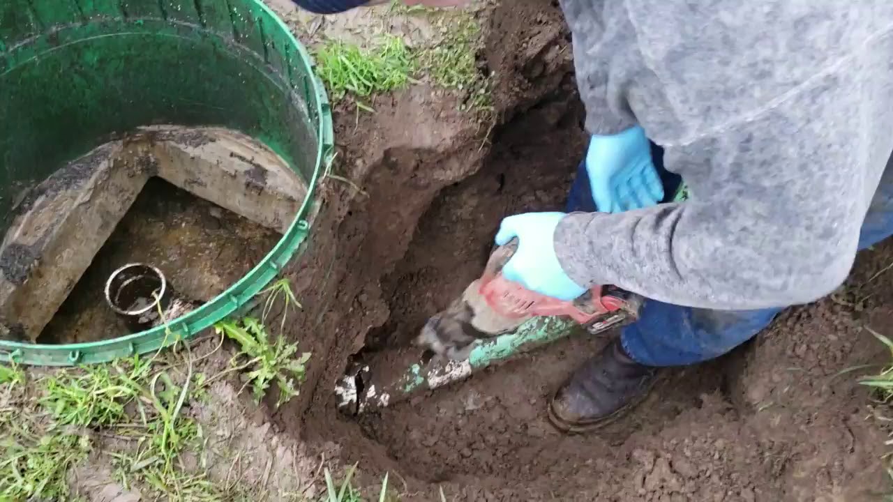 What is a baffle in a septic system?